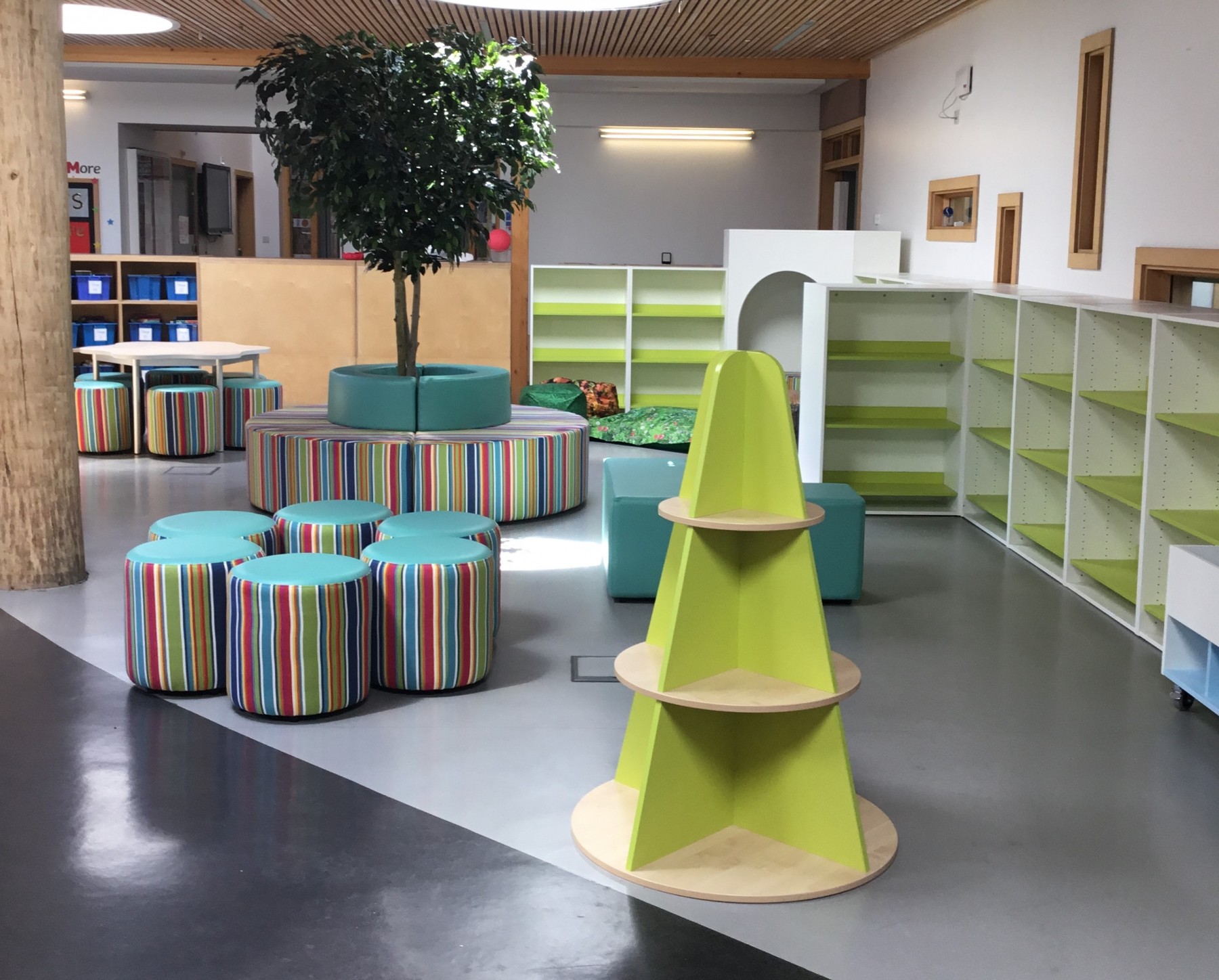 Stowlawn Primary School library design case study - Peters