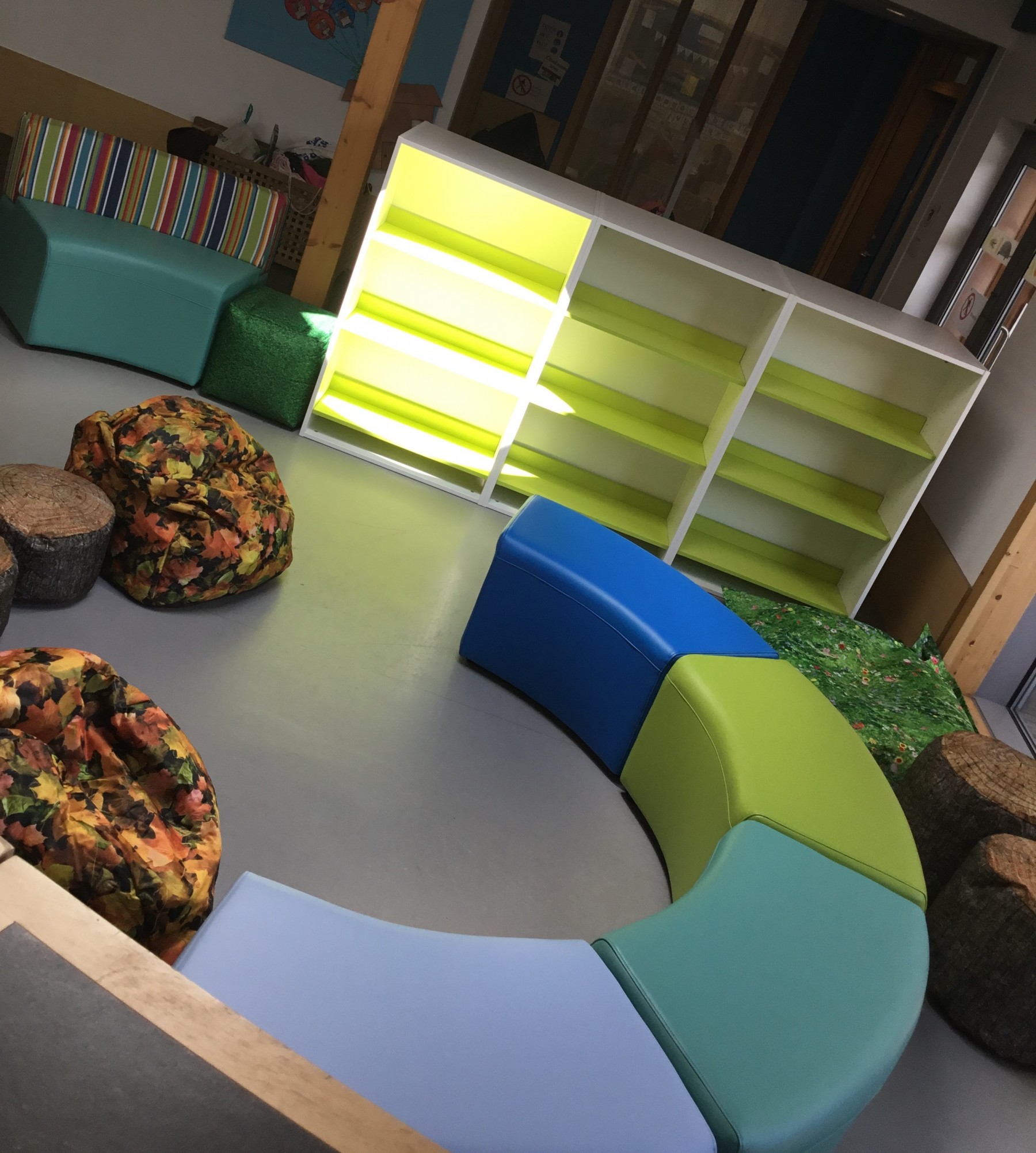 Stowlawn Primary School library design case study - Peters
